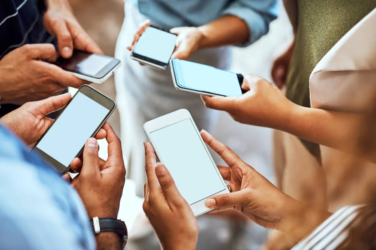 Les Smartphones Mettent l’IA en Avant, Mais Qui Sera Prêt à Payer ...